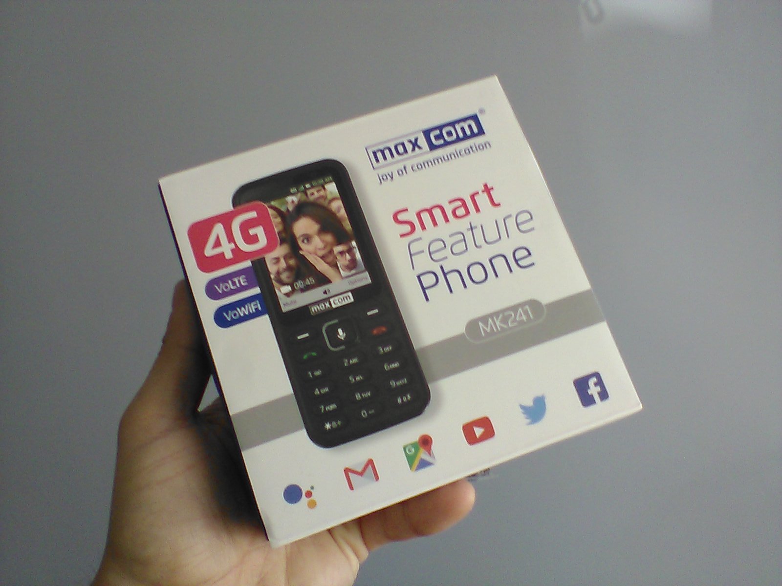 Maxcom MK241 — test prostego telefonu z funkcjami smart - vipmultimedia